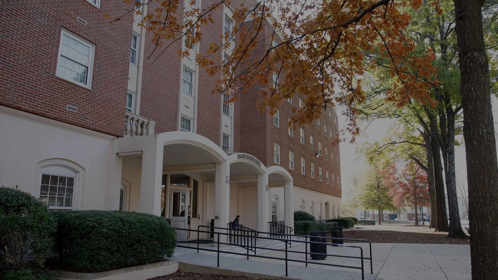 Parham 3-Person Suite